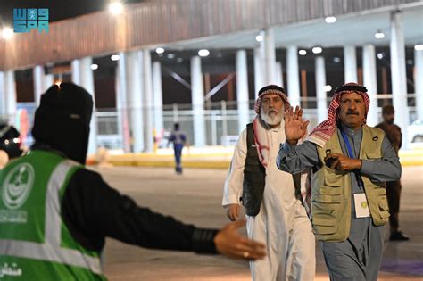 حج الجهات الحكومية والفرق التطوعية تواصل تقديم خدماتها لضيوف الرحمن