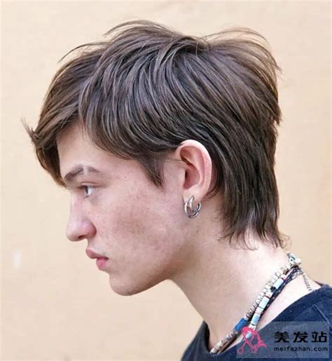 男生剪什么短发比较帅 侧分短发酷炫又时髦时尚男发 美发站