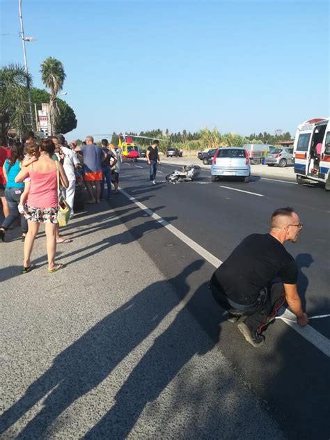 Gravissimo Incidente Stradale A Caulonia Marina In Azione L