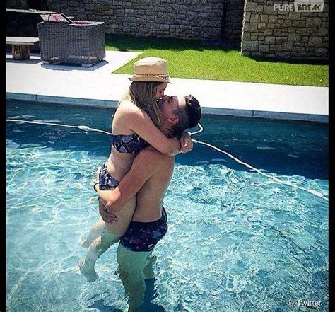 Naked Capucine Anav in Les anges de la télé réalité