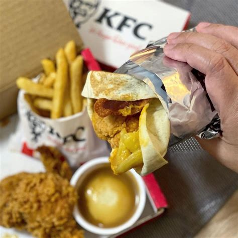 跟卡路里说再见👋kfc新品mac N Cheese Zingerito🌯芝士通心粉微辣鸡柳卷饼，罪恶感满满😈 🇸🇬新加坡省钱皇后 皇后情报局