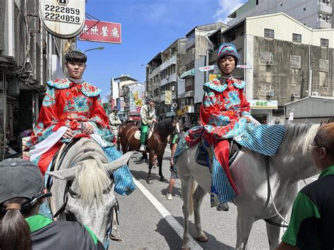 學子鬧區穿古裝騎馬為哪樁？統測全國狀元拜文昌 寶島 中時