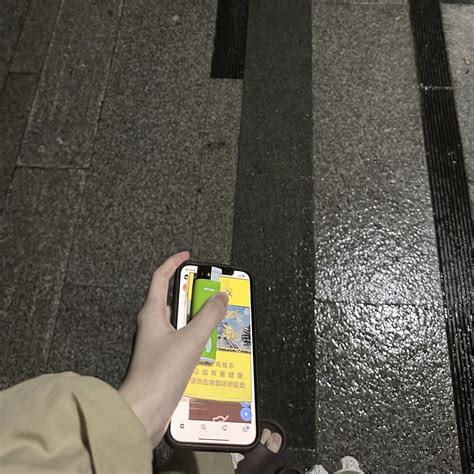 小杀 On Twitter 人生好像就是在不断吃了吐吐了吃中循环 想荡秋千 下楼发现下雨了
