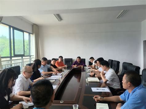我院温贵兰教授带领学生赴纳雍源生牧业有限公司进行科技小院挂牌