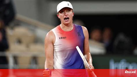 Iga Swiatek Comemora Aniversário Com Qualificação Para Os Oitavos Em