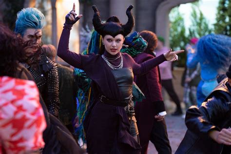Who Plays Maleficent In Descendants The Rise Of Red J 14