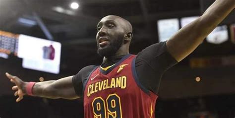 Nba现役最高的球员是谁 谁是nba现役身高最高的球员 艾卡体育