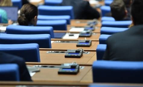 НС не прие обезщетението за отглеждане на дете до 2 години да се обвърже с минималната заплата