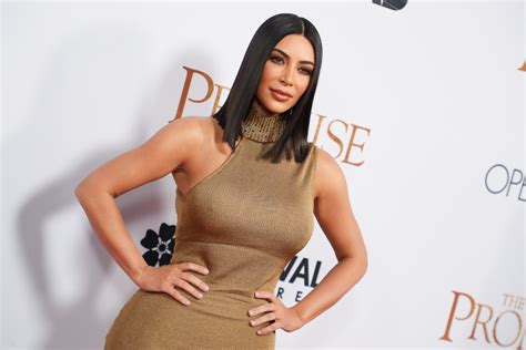 Kim Kardashian Hace Un Molde De Su Cuerpo Y Lo Convierte En Botella De
