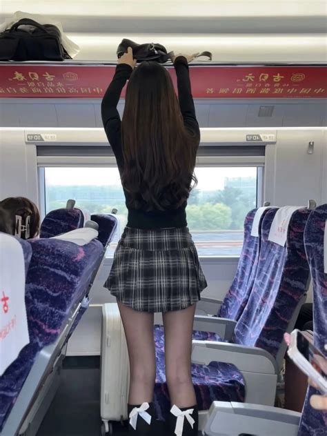 一扭头在高铁上看到 好想要