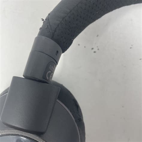 Plantronics Plt B8200 Ahk9 Bluetooth Wireless Headset For Parts Only