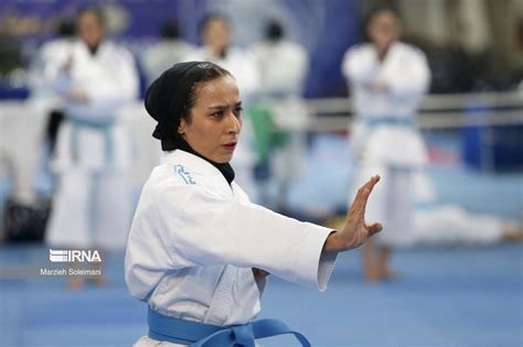 همشهری آنلاین تصاویر رقابت مهیج زنان کاراته کار ؛ جنگندگی خاص این