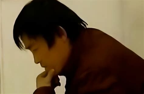 揪心！女子正在做饭，儿子突然指着电视大喊：妈妈快看，弟弟少了半个脑袋