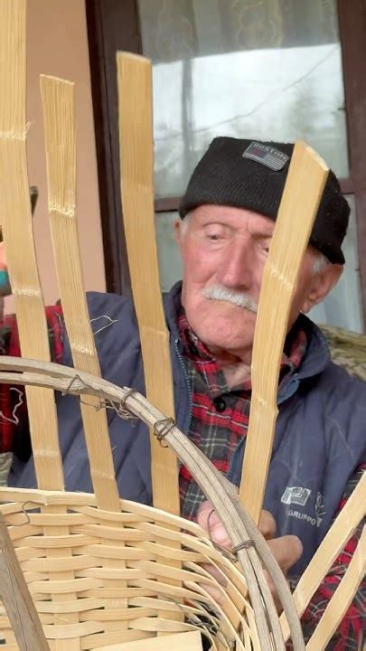 87 წლის ენვერი ბაბუ დღემდე იმ ხელობით ცხოვრობს რაც ბავშვობიდან