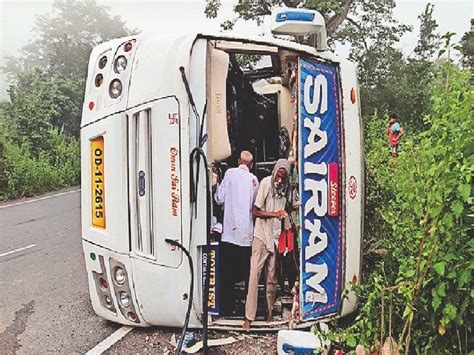 Tourist Bus And Truck Returning To Odisha After Visiting Char Dham 4