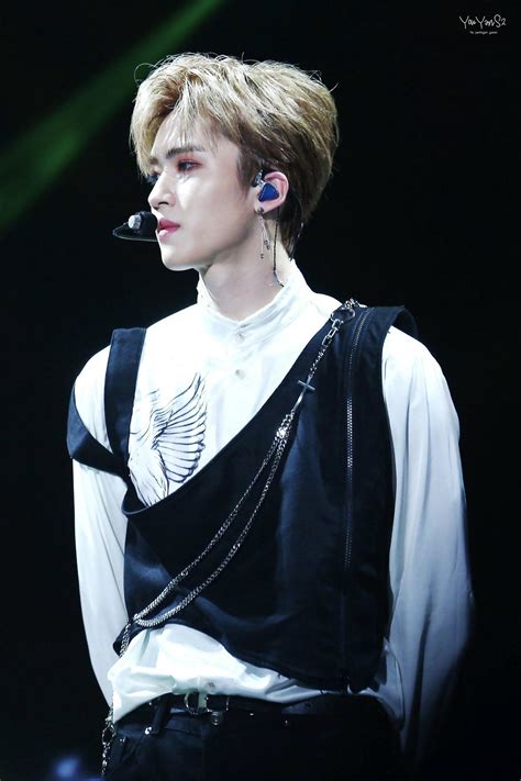 Pentagon Yanan E Dawn Fans Cafe Cube Entertainment Star Sky