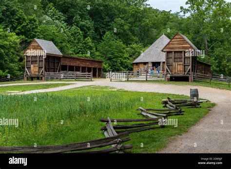 The Replica Of George Washingtons 16 Sided Treading Barn And Twin