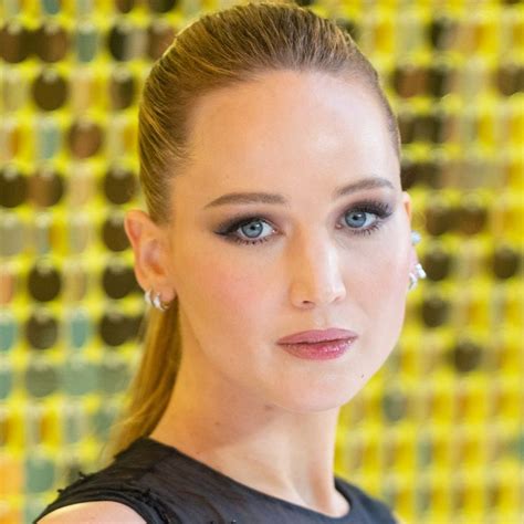 Jennifer Lawrence Doing Absolutely Nothing With Her Hair Is My Fall