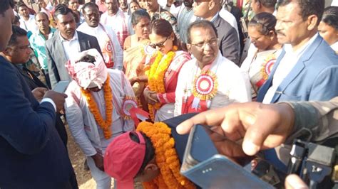 वार बुधु भगत जयंती में वीर सपूत को मला अर्पित करते हुए Youtube