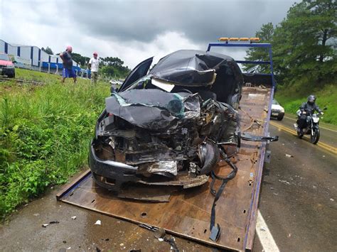 Jovem de anos morre em grave colisão entre carro e carreta na BR Rede Web TV