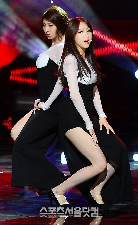SS포토 걸스데이 유라 민아 각선미 대결 포토 기사 더팩트
