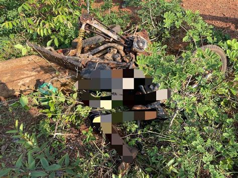 ដឹកឈើតាមម៉ូតូចុះចំណោតមិនប្រយ័ត្នដួលម៉ូតូត្រូវឈើសង្កត់ស្លាប់ភ្លាមៗនៅនឹងកន្លែង សារព័ត៌មាន នគរវត្ត