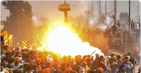 Farmers Protest खनौरी बॉर्डर पर हंगामा पराली में मिर्च पाउडर डालकर