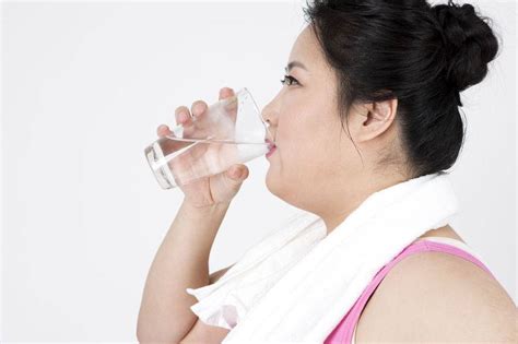 减肥时，这6个方法控制食欲，若能坚持，减肥或许可以事半功倍