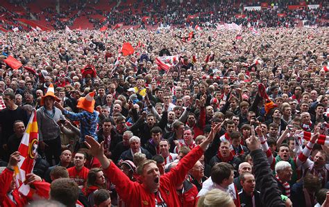 Torcida Invade Gramado E Comemora Volta Do Southampton à 1ª Divisão
