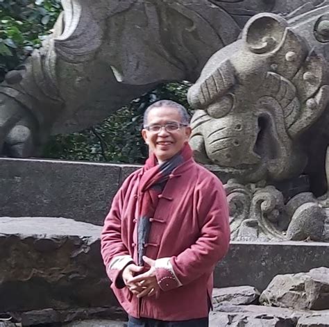 與神尊自然感應的會靈 靈修 走出傳統宗教的迷思 23 會 是雙方面的溝通， 所以會靈是有所感應神尊的能量而為 如實感應如實反應，不是人為