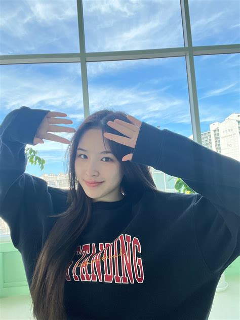 Weeekly 위클리 On Twitter 이재희 여유로운 토요일과 함께 시작된 10월두 우리 행복하게 지내장💙 ️