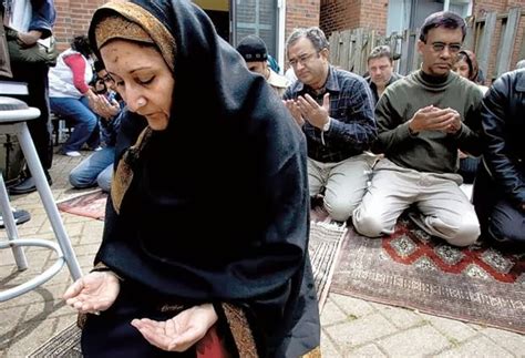 Islamic Information First Woman To Lead Friday Prayers In Uk
