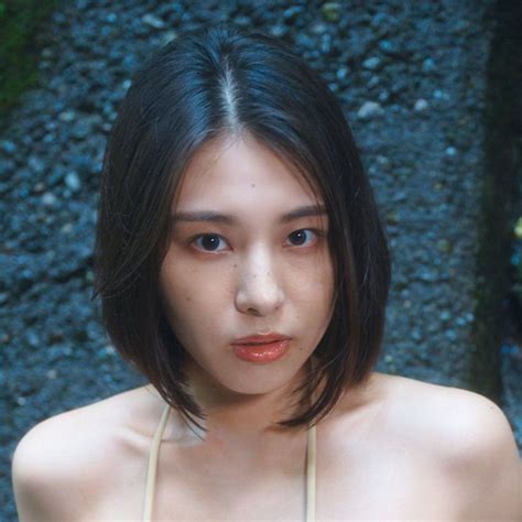 元乃木坂46の相楽伊織 新作写真集「魅惑の曲線美」で魅力解放、舞台の避暑地で大胆に｜よろず〜ニュース