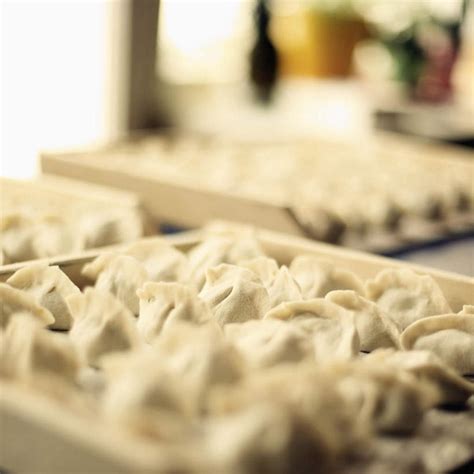 点心馄饨面食汤团无人方图室内特写白天正面中餐一排许多朦胧模糊整齐料理食品饺子面点很多小吃美食食物