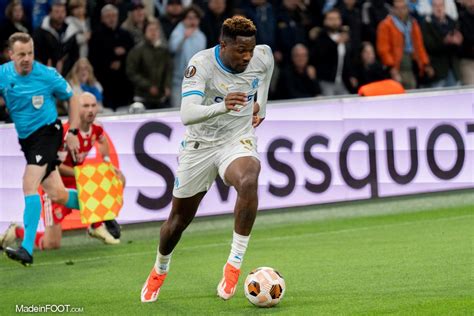Om Les éloges De Medhi Benatia Pour Faris Moumbagna