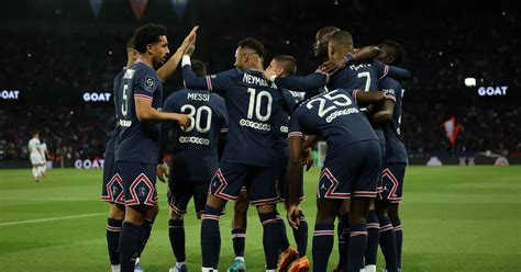 ماذا يحتاج باريس سان جيرمان ليونيل ميسي ليكون بطل الدوري الأول بعد ظهر