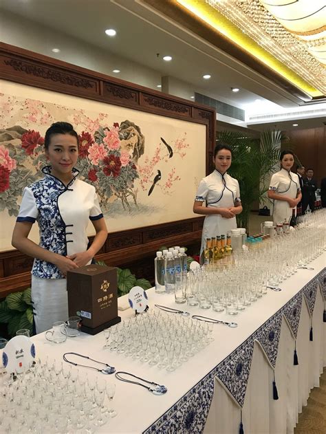 国宴服务员服装 服务员服装 服务员服装款式 大山谷图库