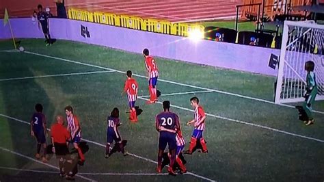 Un niño gigante del Paris Saint Germain sorprendió a todos en torneo juvenil en España Infobae