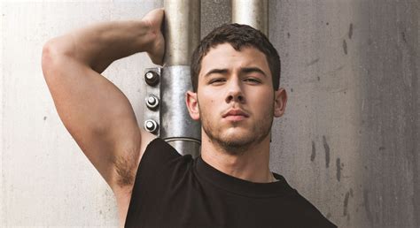Bíceps De Nick Jonas Tu Música Hoy Novedades