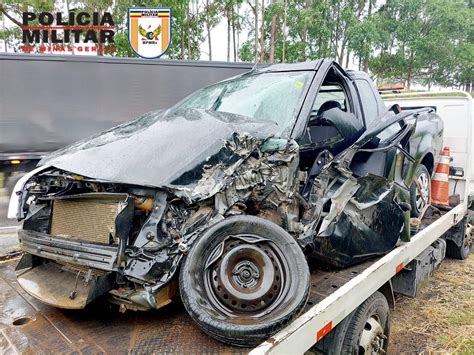 Chuva Causa Acidente Na Mg 050 Em Pedra Do Indaiá Com Duas Vítimas