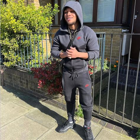 Nike Tech Fleece Blackdark Smoke Grey Reesdxb