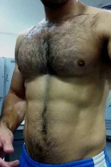 SHIRTLESS MALE MUSCULAR Jock Hunk Beefcake Hairy Chest Smile Man PHOTO
