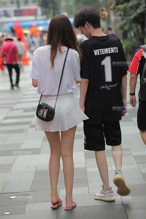 街拍高清大图： 这么漂亮的女友，小哥哥有福气了 Nestia