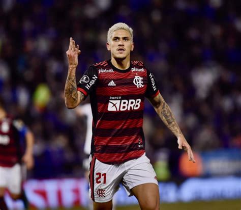 hat trick de Pedro Flamengo goleia Vélez no primeiro jogo da