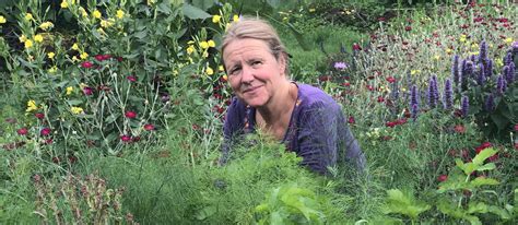 Trädgårdsvisning Hos Hillevi Odlingsakademien