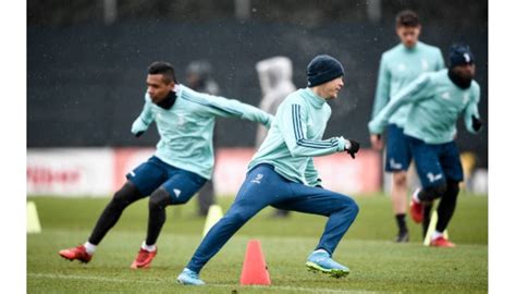 Buffons Juventus Match Issued Training Tracksuit 201718 Charitystars