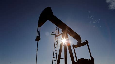 Постигнат договор за намалување на производството на нафта