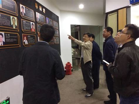 市科技局何晓南副局长一行来传奇农业星创天地调研指导 园区