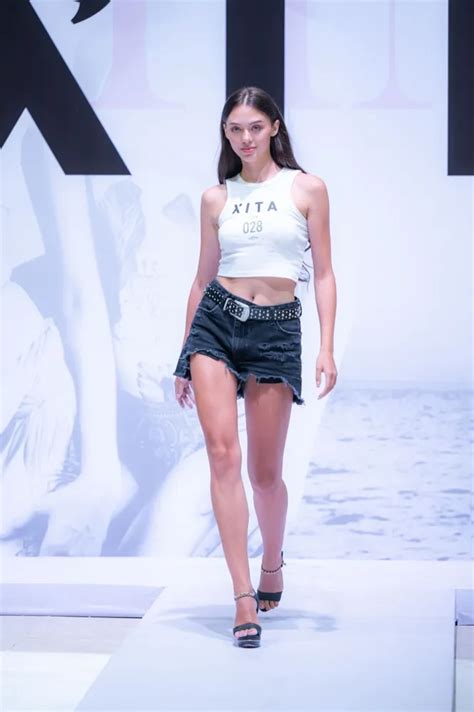 Ng I M U H Anh Ng I M U Gai G C Nh Ng V N Ph I N T Nh