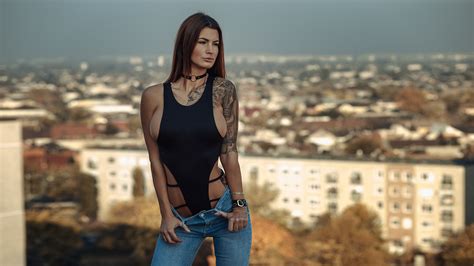 Обои women tanned portrait tattoo depth of field boobs one piece